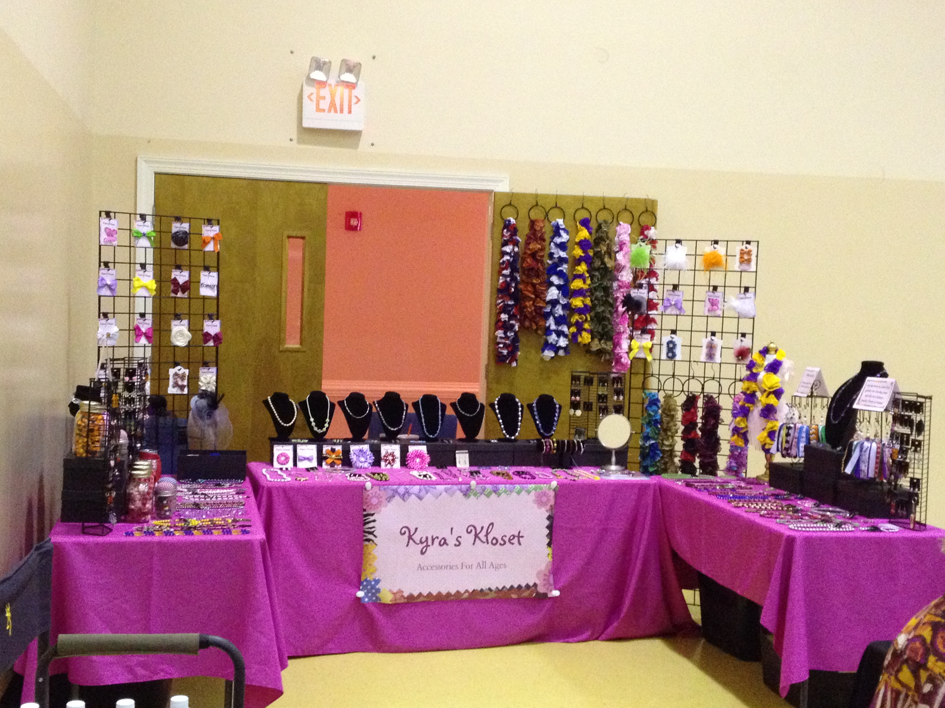 Pink Lady’s Booth in a Sea of Black – Jewelry Making Journal