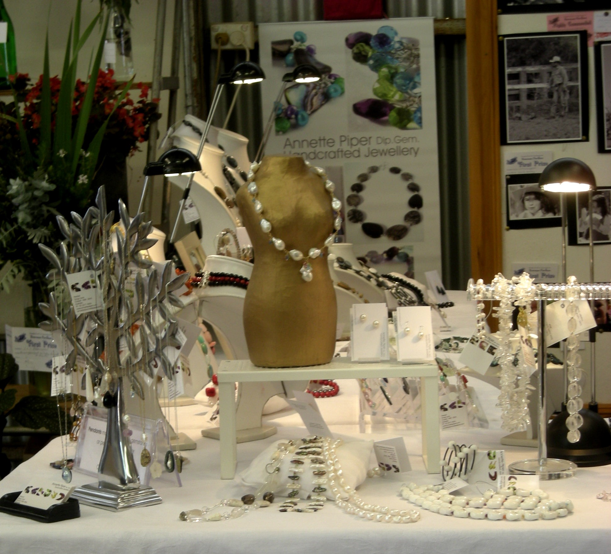 Visual Merchandising: Display by Colour – Jewelry Making Journal