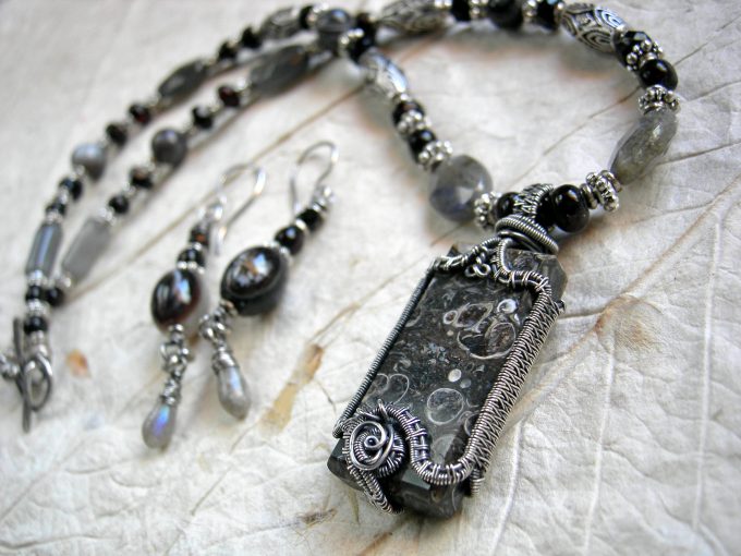 Dramatic Dark Jewelry – Jewelry Making Journal